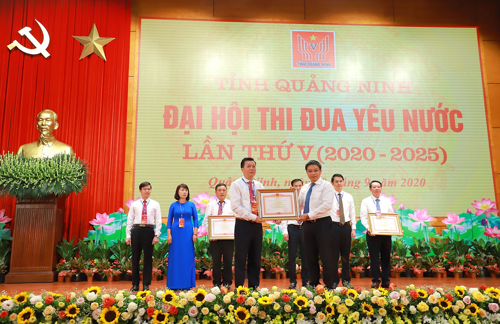 CDC Quảng Ninh vinh dự đón nhận bằng khen của Thủ tướng Chính phủ